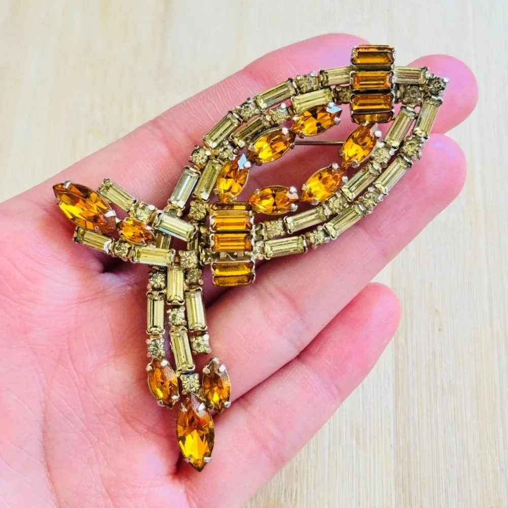 La-Rel | Jewelry | Vtg Larel Signed Bow Ribbon Pin Brooch Crystal ...